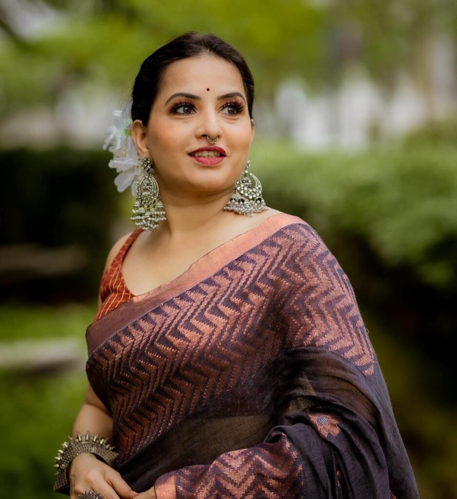 Enchanting Grey Linen Saree With Thin Copper Border And Lovely Tassels ...