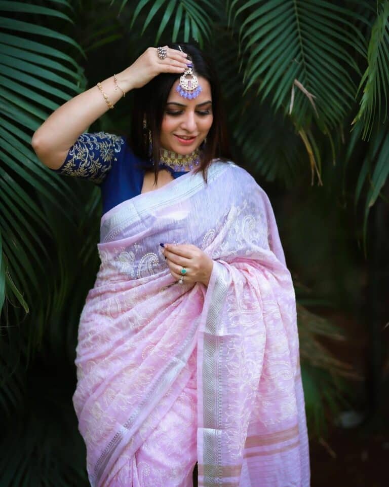 Linen Embroidery Sarees: Buy Linen Embroidery Saree in India