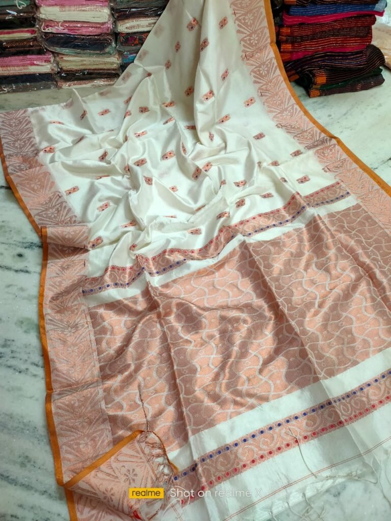 Divine White Intricately Handwoven Matka Cotton Silk Saree - Loomfolks