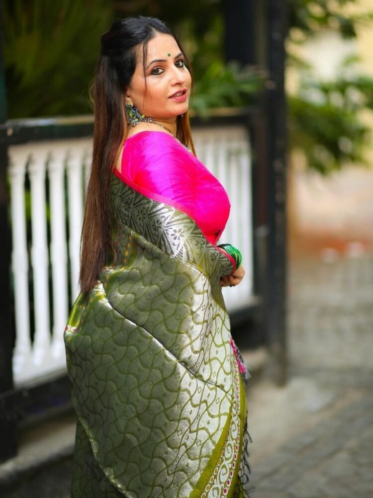 Magnificent Mehendi Green Intricately Handwoven Matka Cotton Silk Saree ...