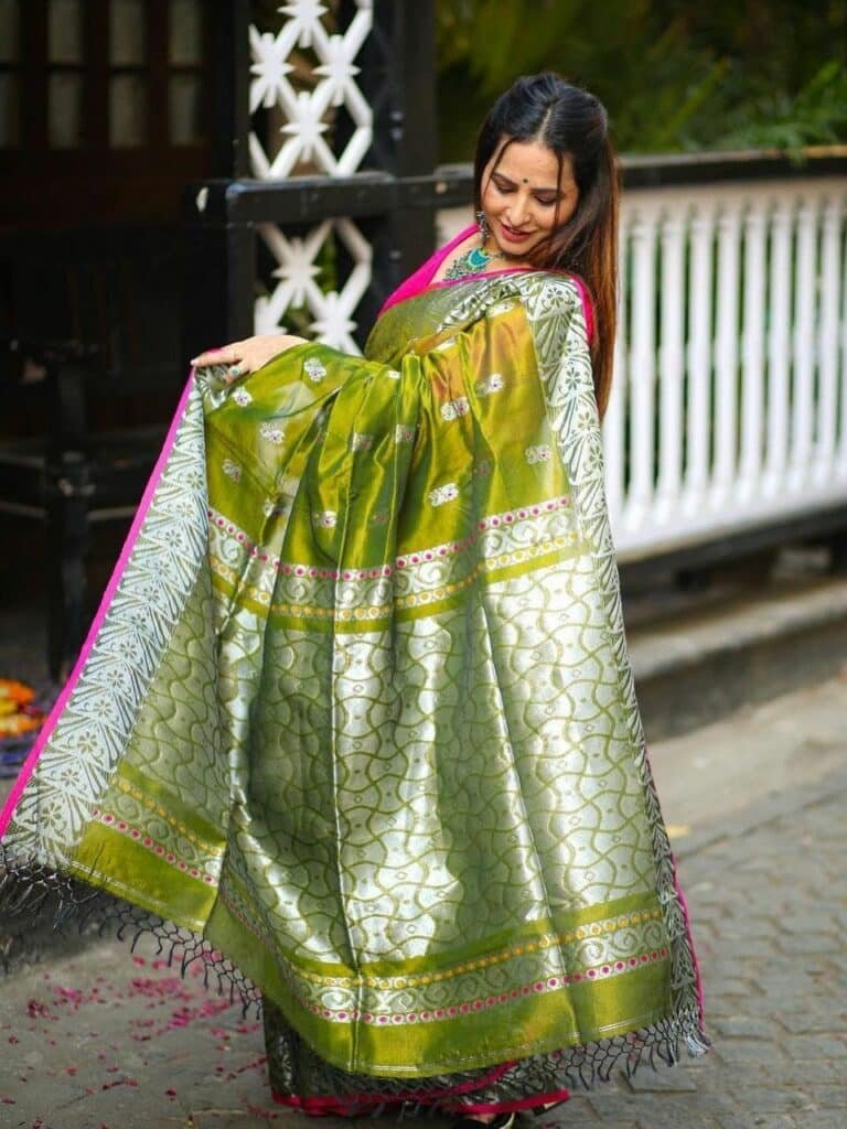 Magnificent Mehendi Green Intricately Handwoven Matka Cotton Silk Saree ...