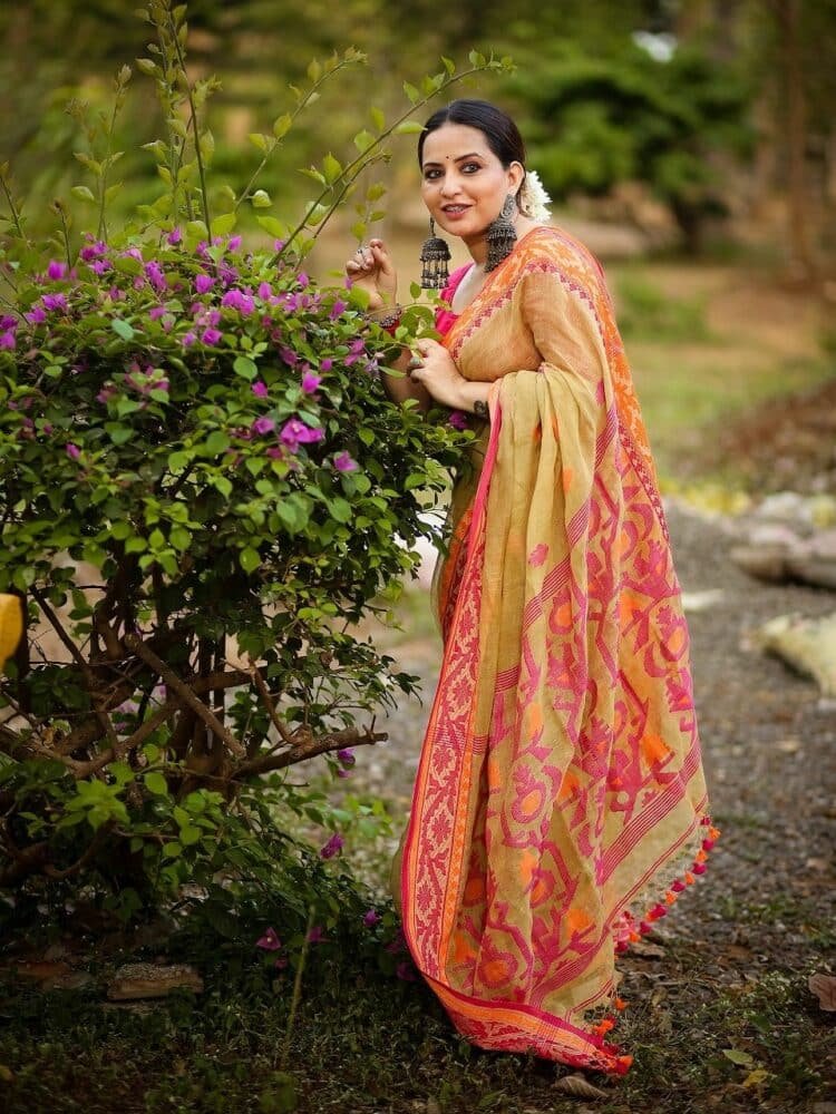 Unique Mellow Yellow Jacquard Weave Linen Saree With Pretty Tassels ...
