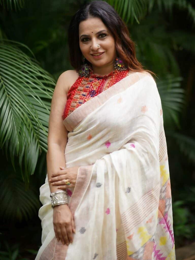 Off White Linen Jamdani Saree with Thin Borders