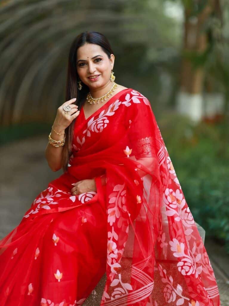 Red Resham Rose Muslin Saree with Blouse | Handwoven